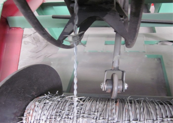 High Speed Barbed Wire Manufacturing Machine , High Accuracy Barbed ...